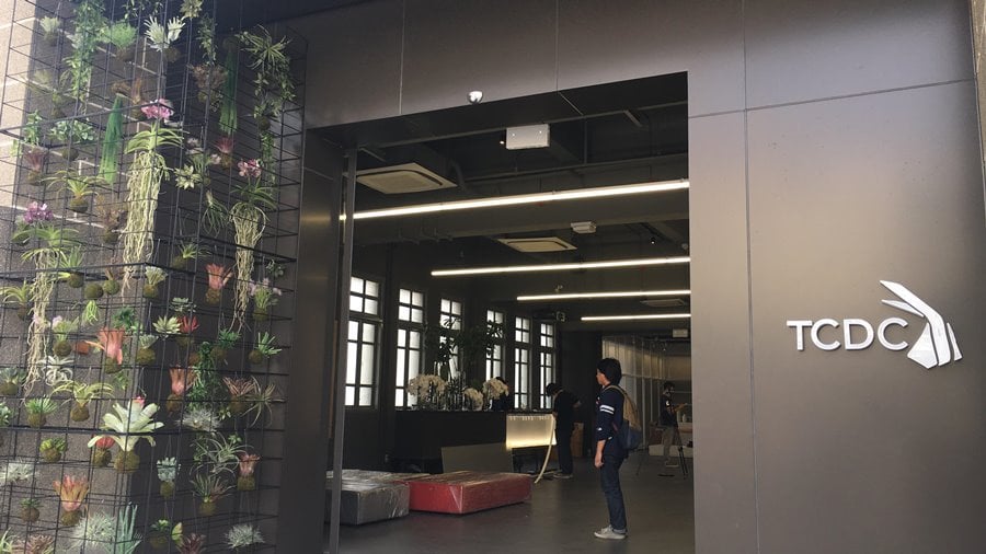 รีวิว TCDC ใหม่ ตั้งในไปรษณีย์กลางบางรัก ยึดครอง 5 ชั้น สวรรค์ของนักออกแบบที่พลาดไม่ได้ | Brand ...