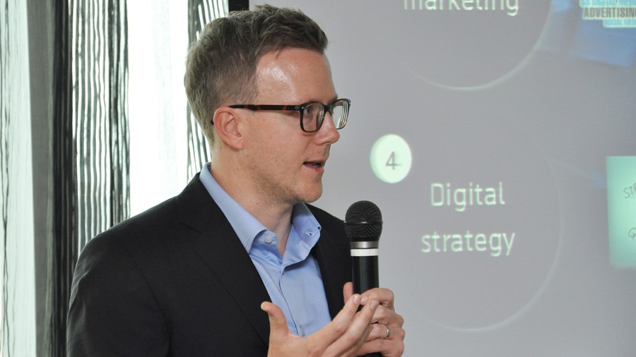 คุยกับ dtac ในวันที่คนพูดถึง rewards มากกว่า data | สัมภาษณ์ Andrew ...