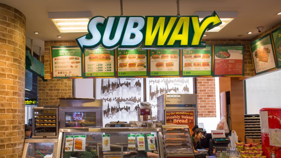 Subway เชนค้าปลีกฟาสต์ฟู้ด เตรียมปิดสาขา 500 แห่งในปีนี้ | Brand Inside