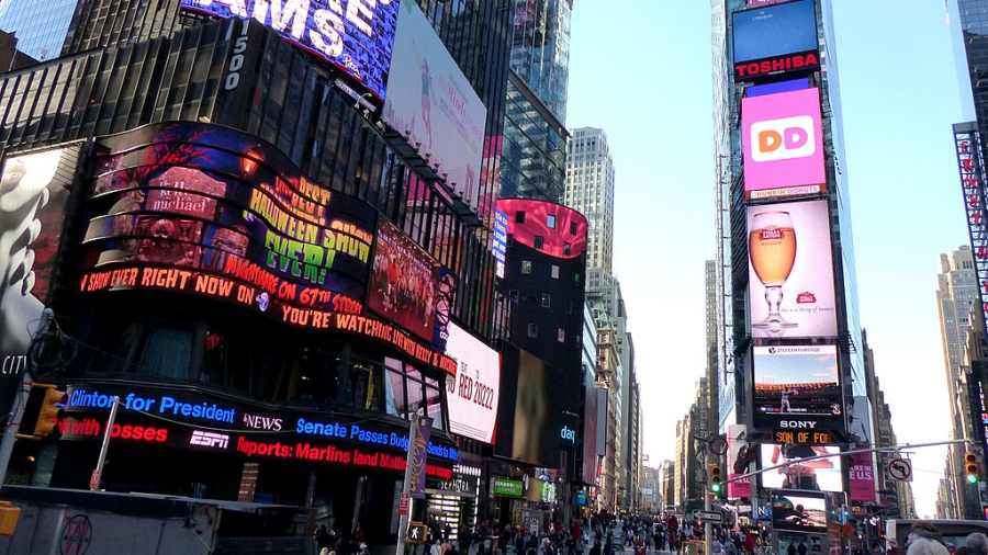 Toshiba ประกาศถอดจอกลาง Times Square ช่วยประคองธุรกิจ | Brand Inside