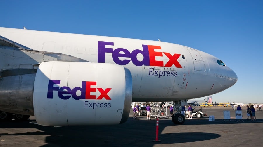 FedEx ประกาศไม่ต่อสัญญาขนส่งสินค้าทางอากาศกับ Amazon | Brand Inside