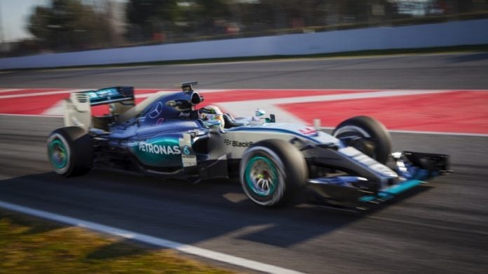 Mercedes ทำทีม F1 จนได้กำไร 500 ล้านบาท | Brand Inside