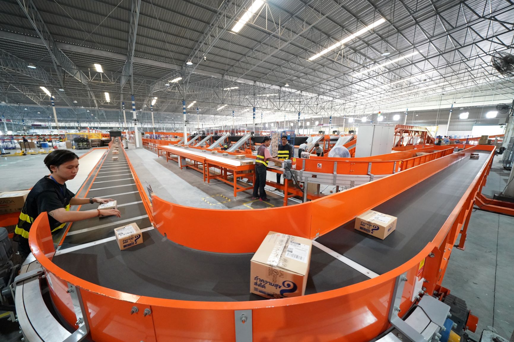 Lazada สร้างแต้มต่อ เปิดศูนย์คัดแยกสินค้า ตอบโจทย์ส่งเร็วไม่ถึงหนึ่งวัน ...