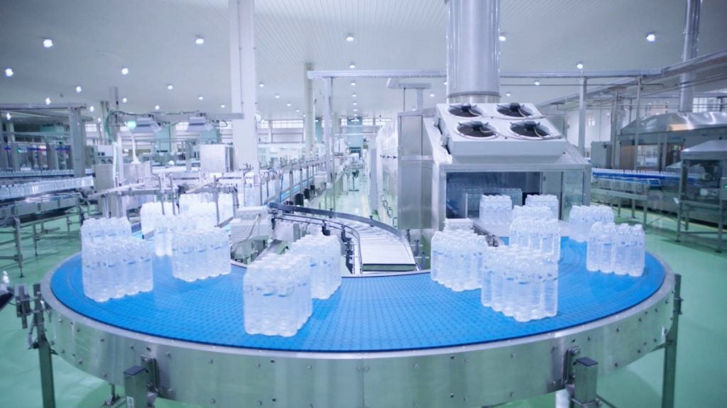 น้ำดื่มสิงห์ โชว์ระบบการผลิตแบบปิดที่ให้ความสะอาดปลอดภัย และเทคโนโลยี ...