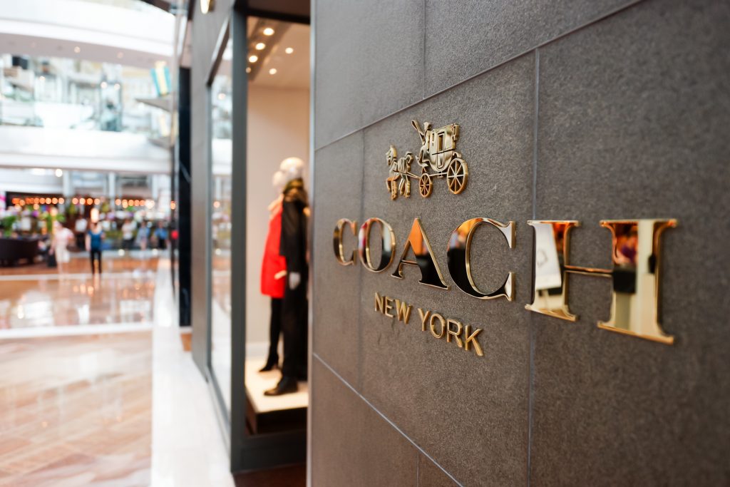 Tapestry เจ้าของแบรนด์ Coach เผยกลยุทธ์ขายออนไลน์ ลดราคาไม่จำเป็นถ้า ...