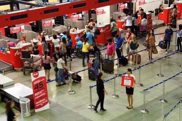 AirAsia เช็คอิน Counter คิดเงินเพิ่มมีผลทันที | Brand Inside