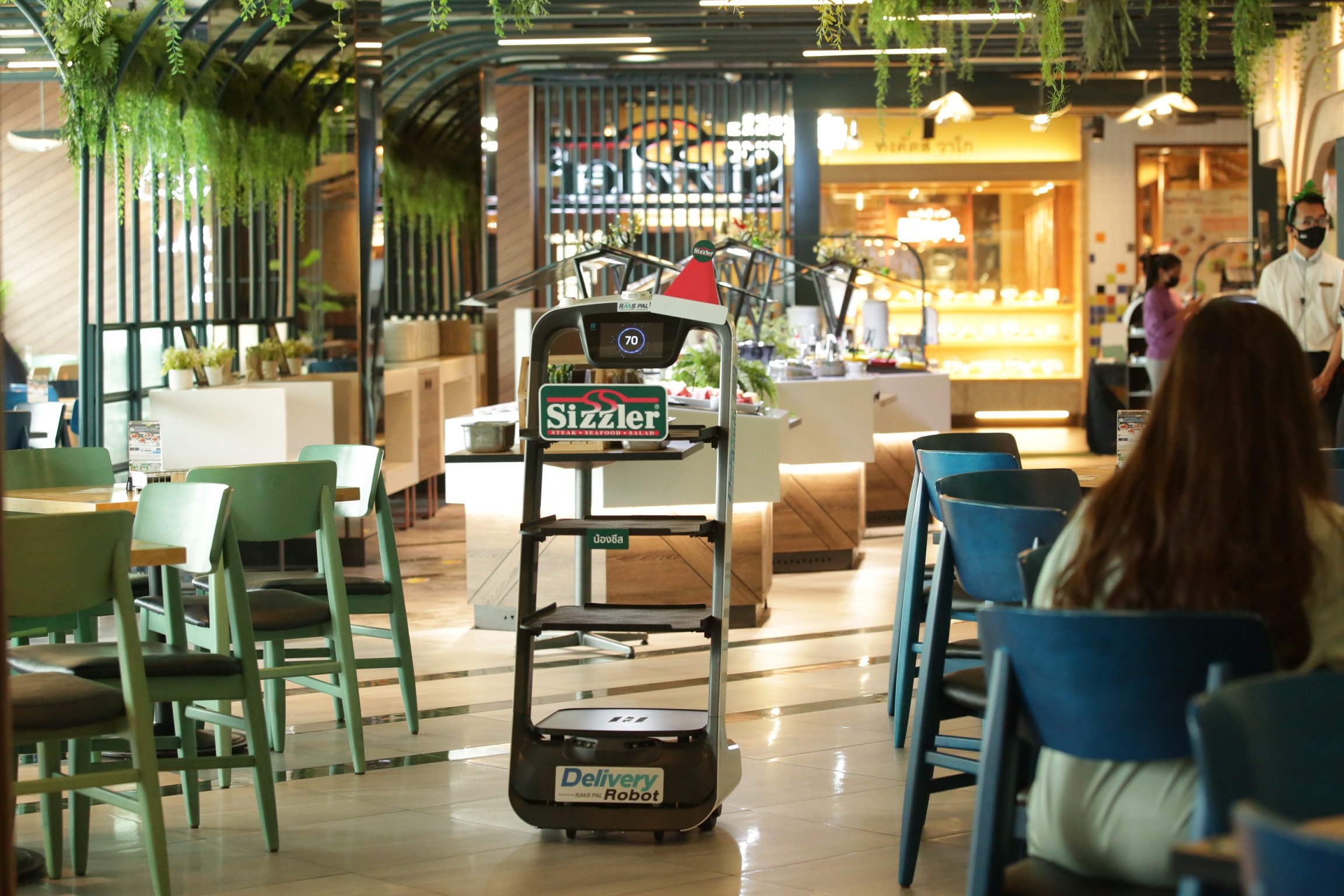 Sizzler เตรียมใช้หุ่นยนต์เสิร์ฟอาหารในร้าน | Brand Inside