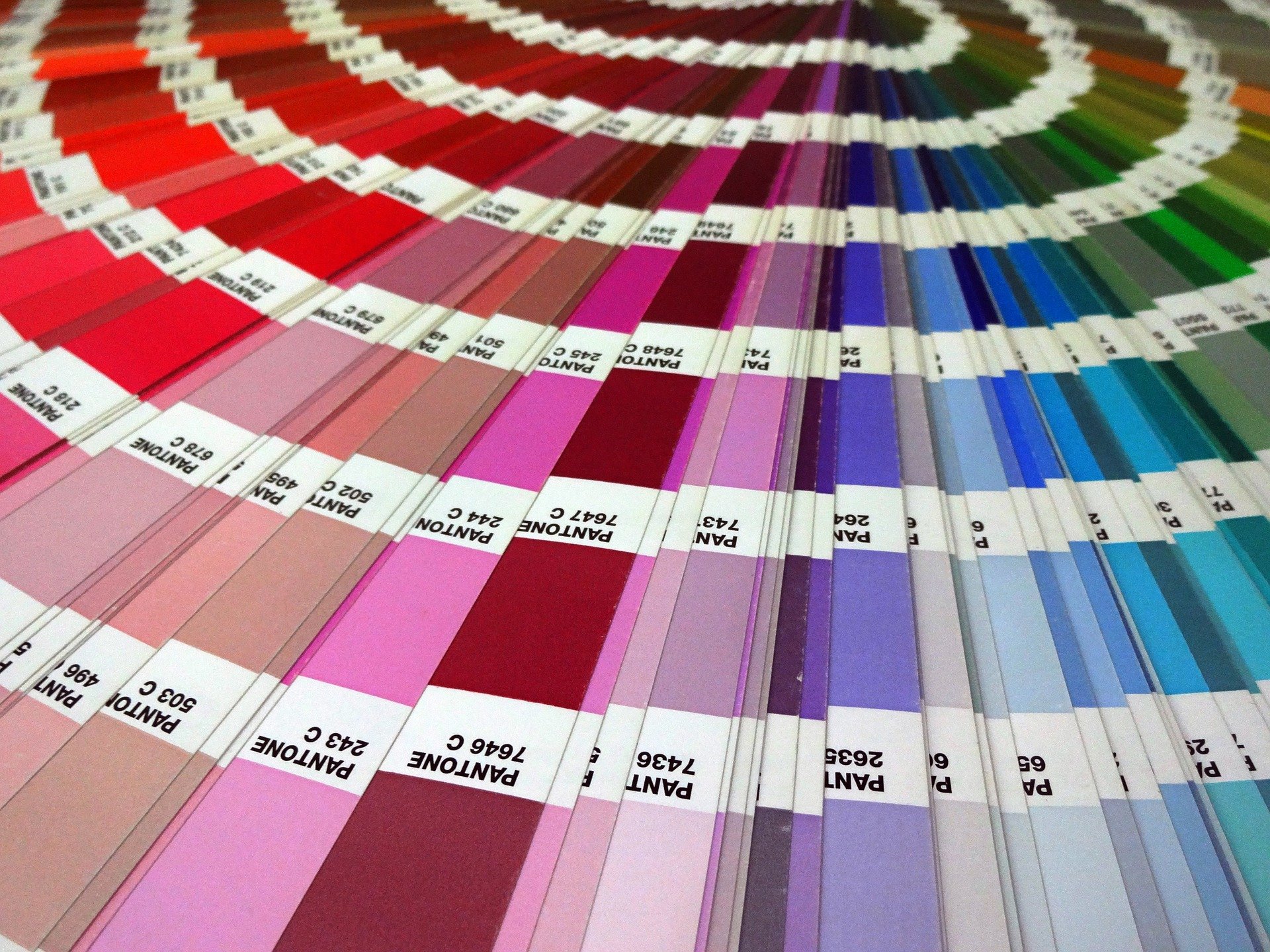 Pantone คือใคร? ทำไมมีอิทธิพลกำหนดสีประจำปี | Brand Inside