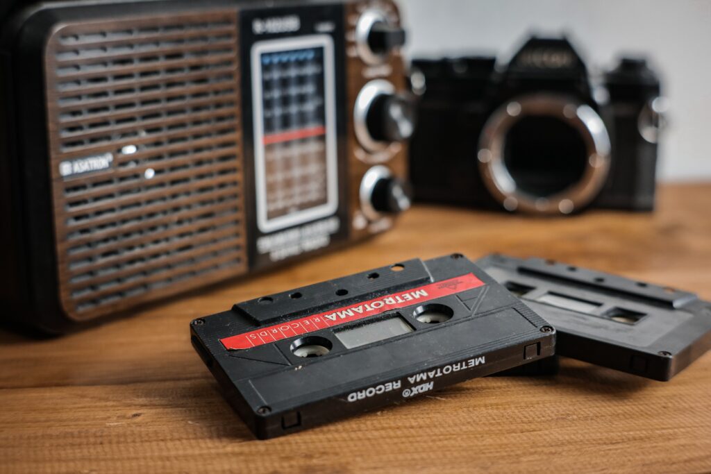 เจาะกระแส Y2K ทำไมเราถึงมองอดีตสวยงามกว่าปัจจุบันเสมอ | Brand Inside