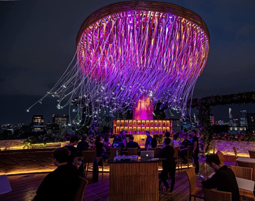 รูฟท็อปบาร์ที่เวียดนาม ออกแบบเหมือน Tichuca บาร์ย่านทองหล่อ