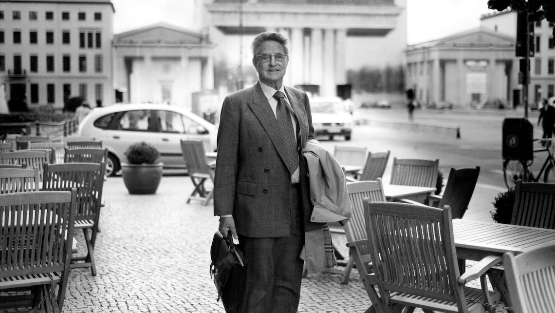 George Soros วางมือ ให้ลูกชายดูแลกอลทุน 8.6 แสนล้านบาทต่อ