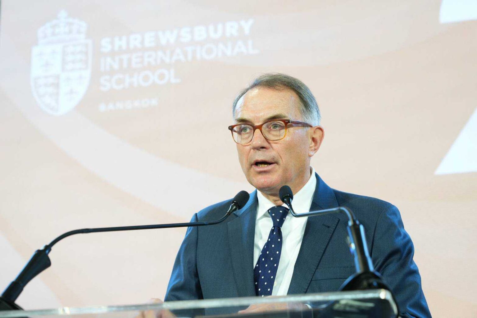 โชรส์เบอรี ฉลองครบรอบ 20 ปีแห่งนวัตกรรม การเติบโต และความก้าวหน้า ยืน ...