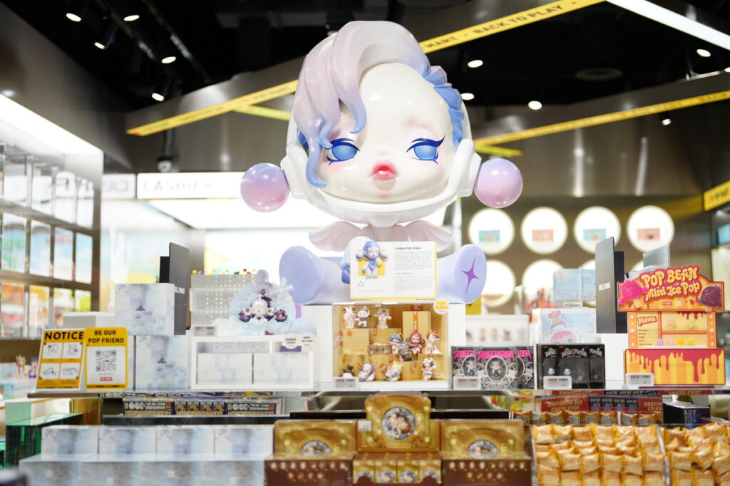 ป๊อปมาร์ท (POP MART) กล่องสุ่มอาร์ตทอยยอดนิยมอันดับ 1 ของโลก เปิดตัวแฟ ...