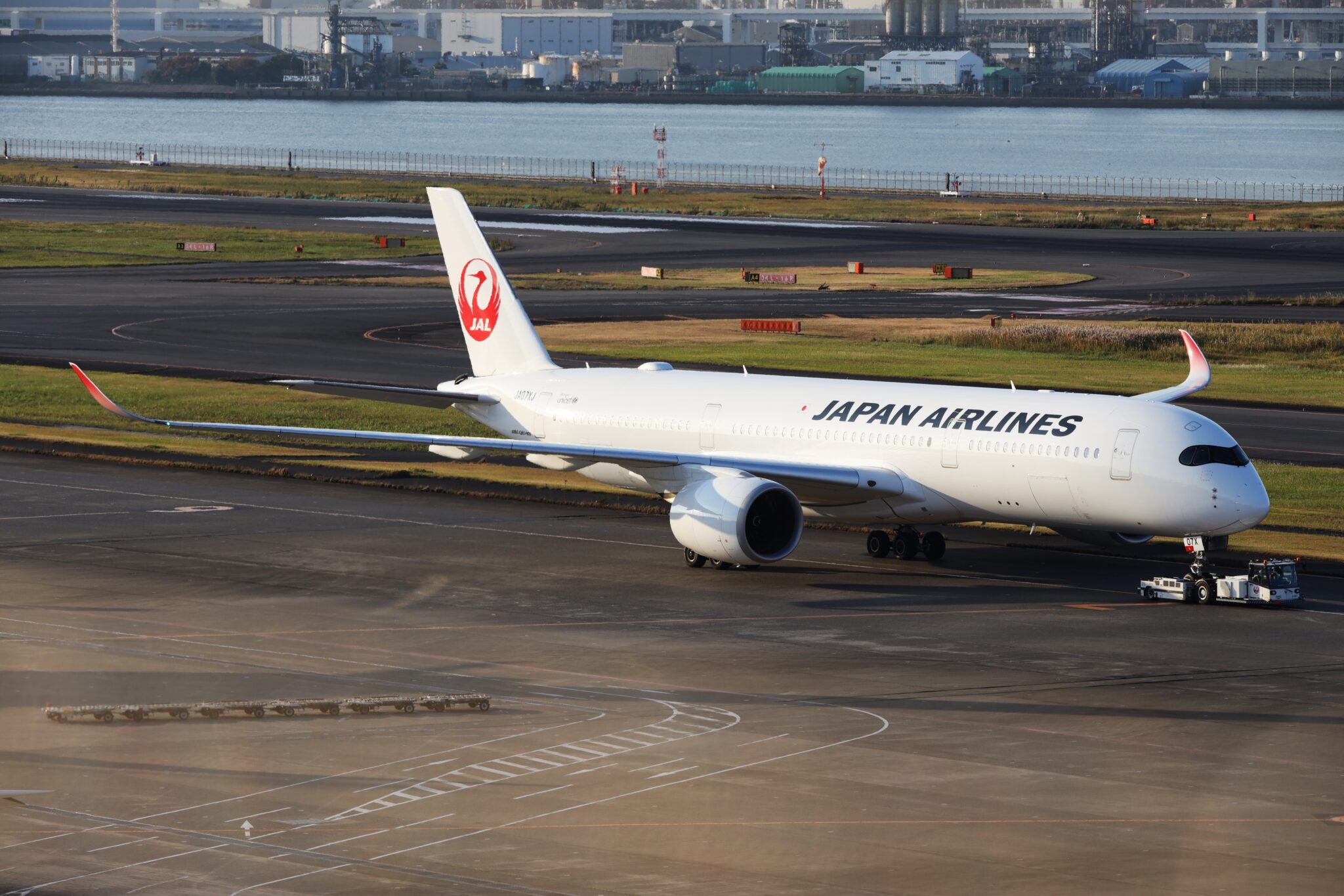 Japan Airlines ให้เปลี่ยนเที่ยวบินและรับเงินคืนได้ฟรี