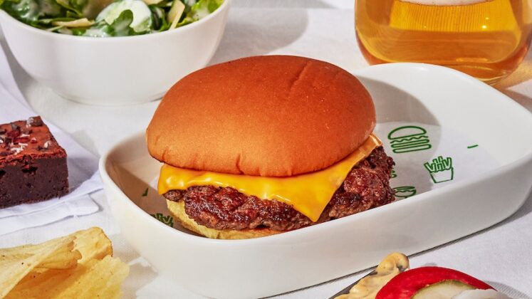 First Class กับ Fast Food? Delta Air Lines ดึง Shake Shack เสิร์ฟชีส ...